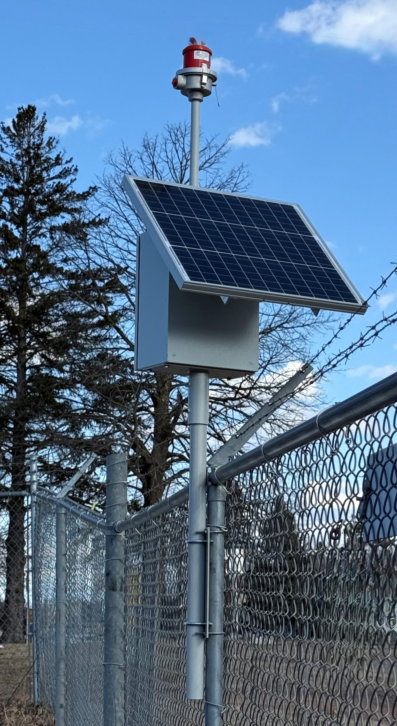 L810 Solar Obstruction Light - Halibrite Airfield Lighting Manufacturer
